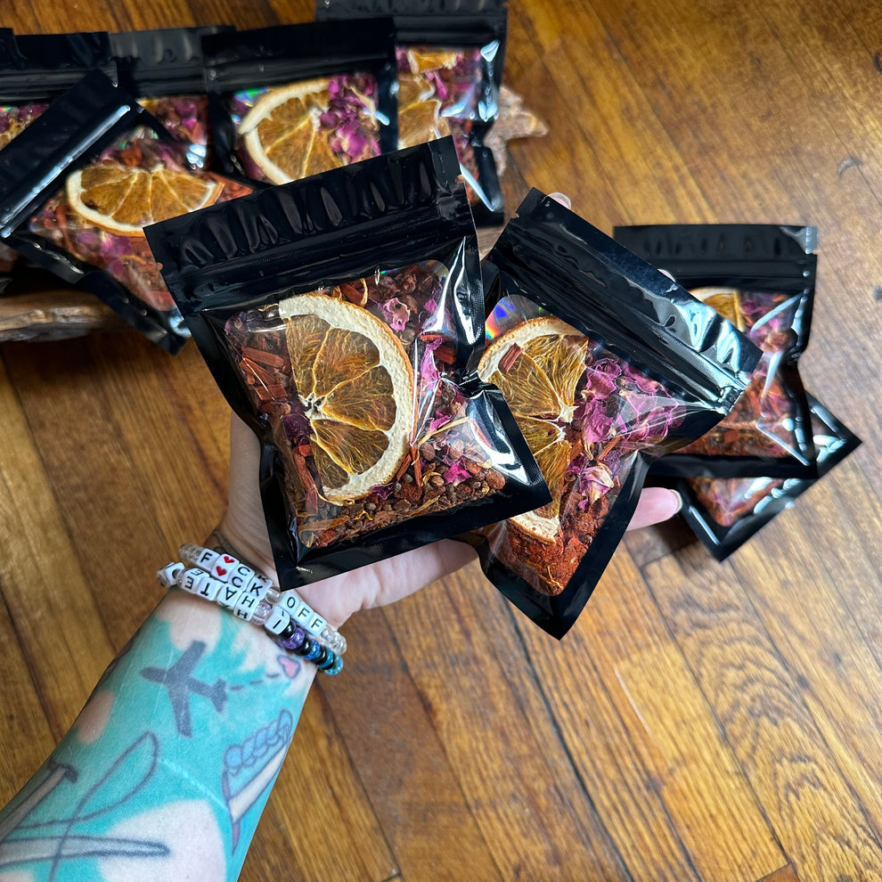 A Mini Simmer Pot Blend – Twisted Twigs Earthen Goods